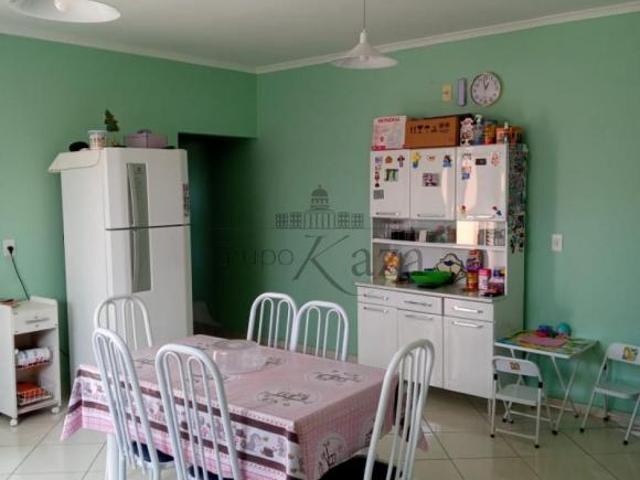 Casa Padrão em Caçapava