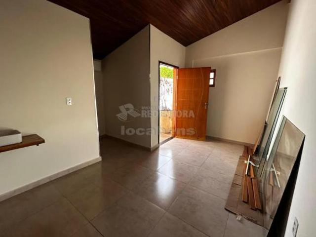 Casa a venda no Jardim Itamar com 03 quartos, sendo 01 suíte com closet e banheira e ampla varanda g