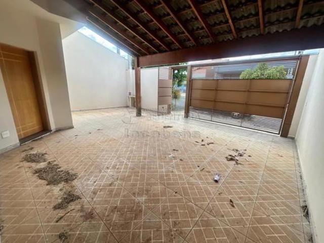 Casa Padrão em Cedral com 03 dormitórios e 02 vagas de garagem