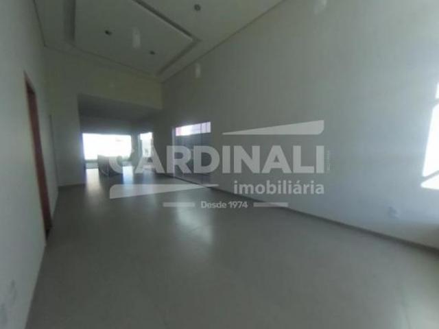 Casa padrão em excelente condomínio na cidade