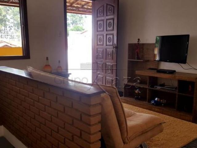 Casa Padrão em São José dos Campos
