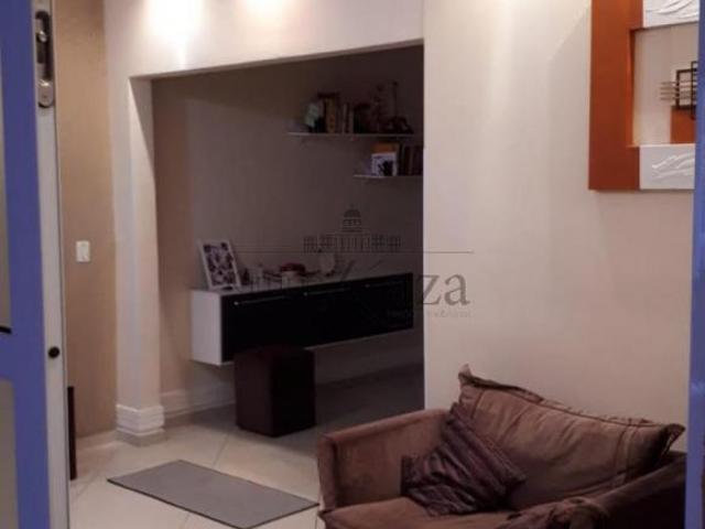 Casa Padrão Jardim Terras do Sul 4 Dormitórios 186.39m²