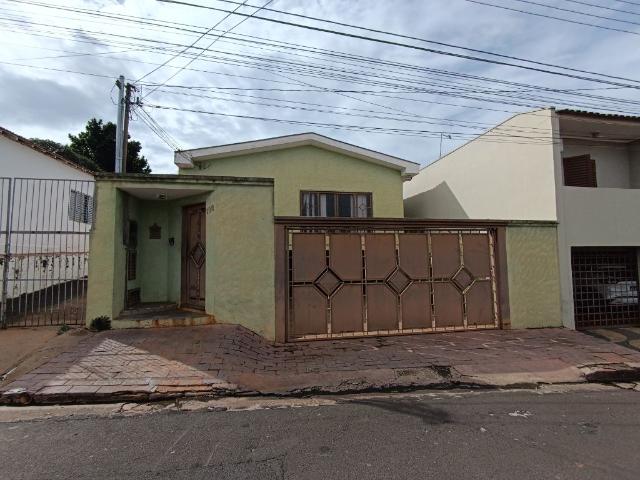 Casa padrão para alugar em Higienópolis, Catanduva 3 dormitórios, suíte, garagens Imobiliária Casa Verde Catanduva