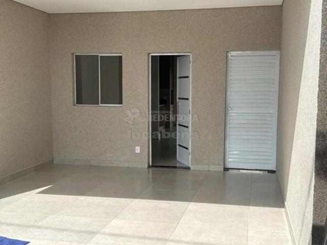Casa Padrão para Venda com 02 Dormitórios no bairro Lago Sul II