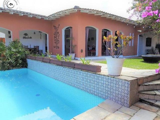Casa Padrão de 8 dormitórios para venda na Praia de Pernambuco Guarujá SP