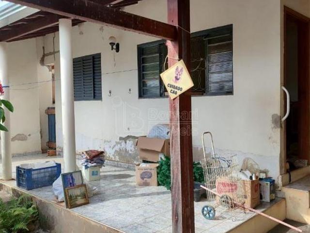 Casa padrao a venda em Jardim Dom Pedro I, Araraquara | 3 dormitorios e garagem coberta