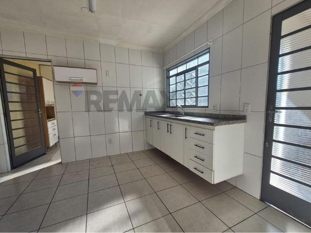 Casa para 3 dormitórios/locação