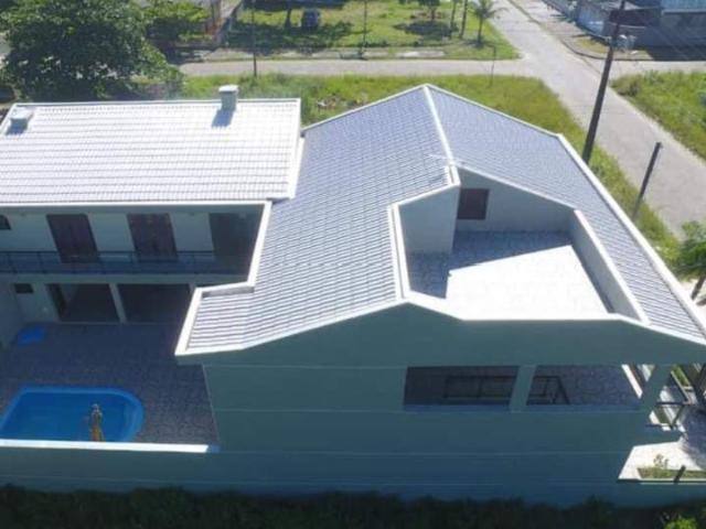 Casa para 22 pessoas na quadra do mar