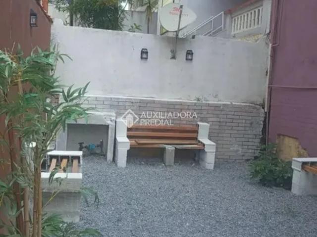 Casa para comercial locação na Vila Bastos: 9 quartos, 1 sala, 3 banheiros, 200m² Santo André SP
