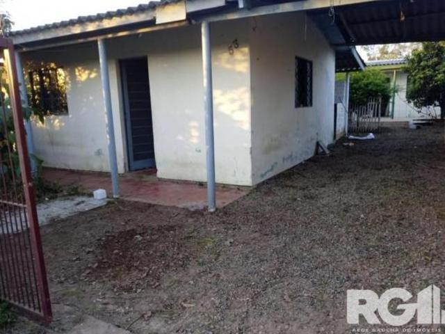 Casa para compra na zona sul de Porto Alegre | Imóvel localizado no bairro Lami, com 300m² e 30m² de
