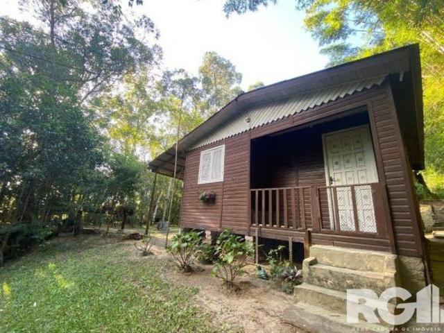 Casa para compra em Porto Alegre/RS | Casa mista de dois quartos, banheiro social, sala e cozinha. A