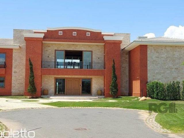 Casa para comprar com 2100 m° de área Construída no Condomínio Ponta da Figueira