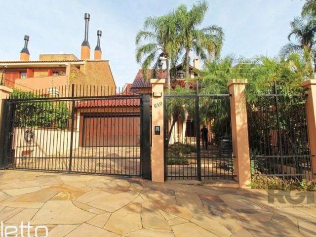 Casa para Comprar com 4 dormitórios, uma suíte e 4 vagas no Bairro Chácara das P