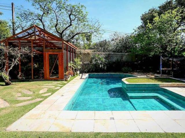 Casa para comprar com 4 quartos 4 suítes, 878 m² no Jd. Guedala