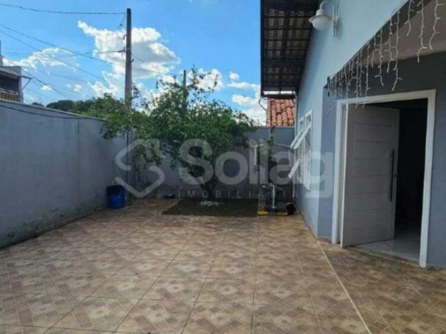 Casa para comprar no bairro Capela com três quartos sendo um suíte na cidade de Vinhedo SP