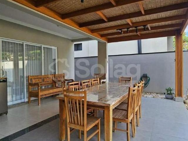 Casa para comprar, sobrado, Condomínio Vita Verdi, sala com pé direito alto com três suítes amplo t