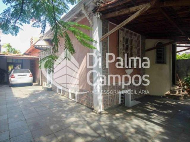 Casa para a venda com piscina, lareira e 3 quartos em terreno amplo no Ipiranga
