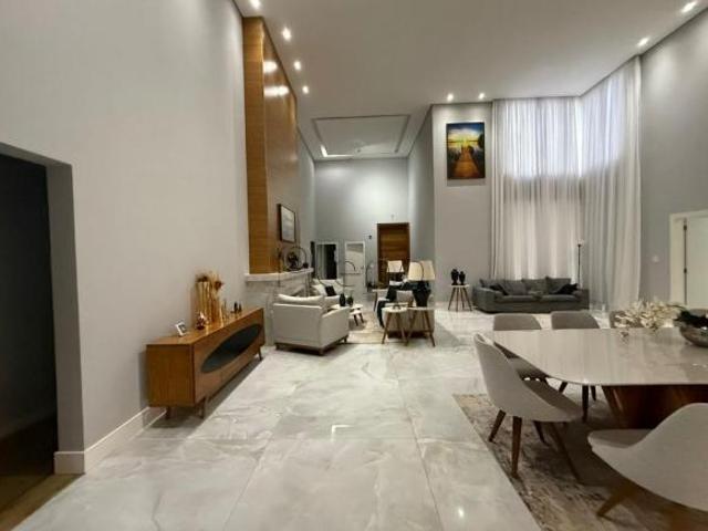 Casa para a Venda e/ou Locação em Vinhedo, no bairro Pinheirinho