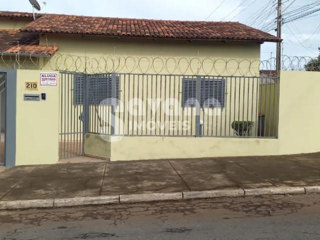 Casa para alugar no bairro Santa Terezinha