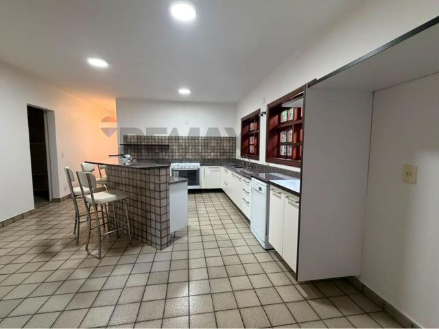 Casa para alugar no Condomínio Chácara Flora em Valinhos – 4 dormitórios, piscina, espaço gourmet e 409 m² de área construída