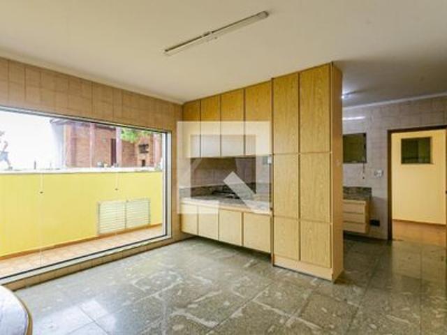 Casa para alugar com 400m², 1 quarto e 2 vagas