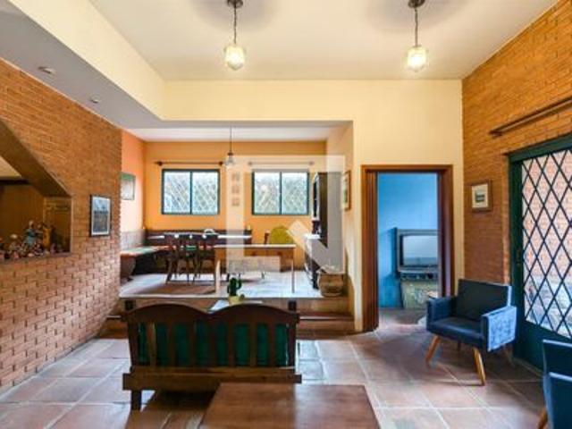 Casa para alugar com 400m², 6 quartos e 4 vagas