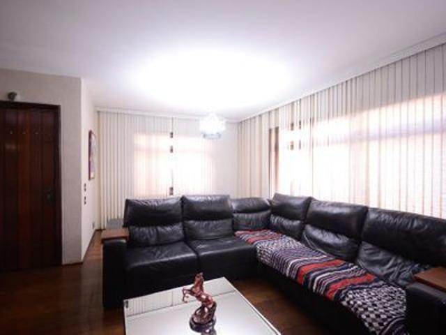 Casa para alugar com 403m², 5 quartos e 6 vagas
