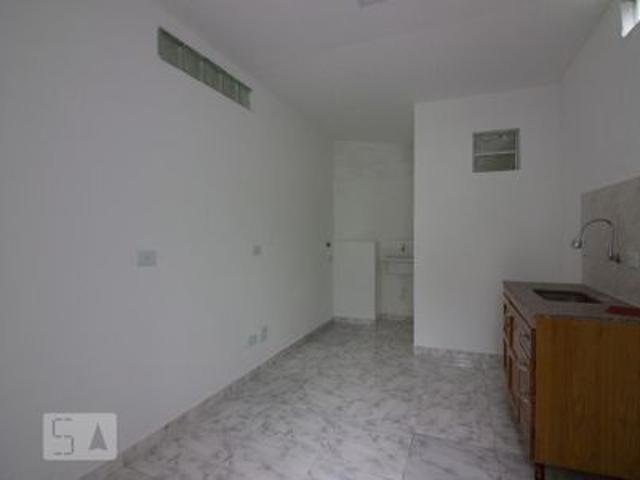 Casa para alugar com 40m², 1 quarto e sem vaga
