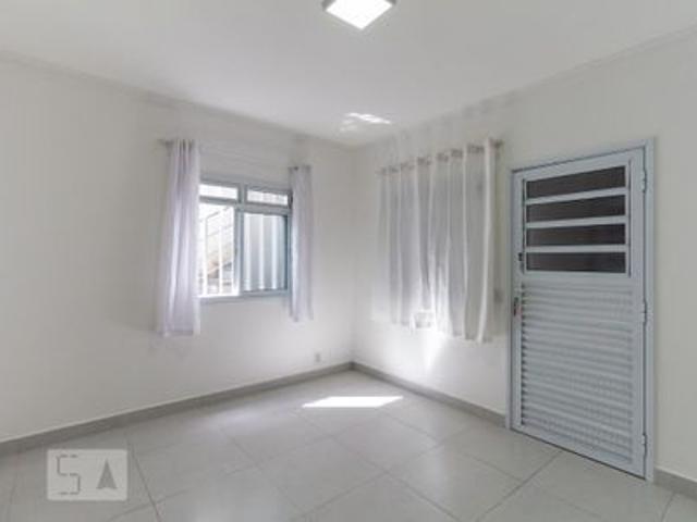 Casa para alugar com 40m², 1 quarto e sem vaga