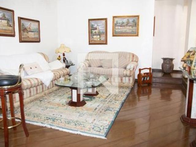 Casa para alugar com 412m², 4 quartos e 4 vagas
