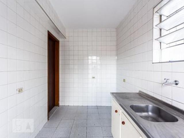Casa para alugar com 42m², 1 quarto e sem vaga