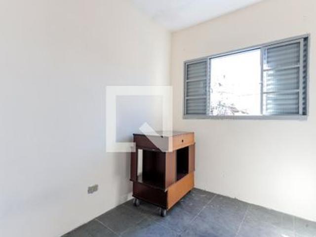 Casa para alugar com 42m², 1 quarto e sem vaga