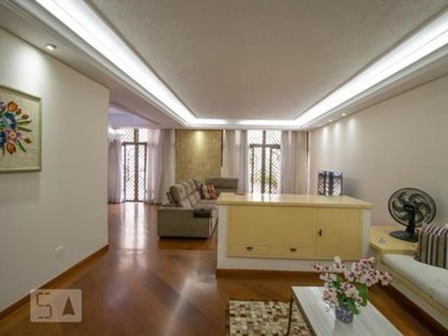 Casa para alugar com 430m², 3 quartos e 3 vagas