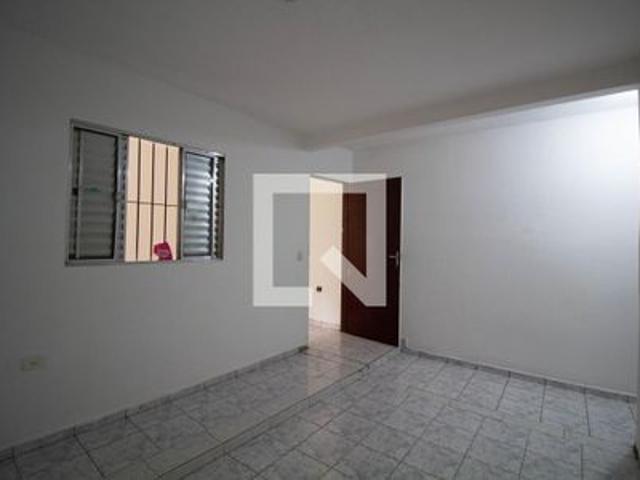 Casa para alugar com 47m², 1 quarto e sem vaga