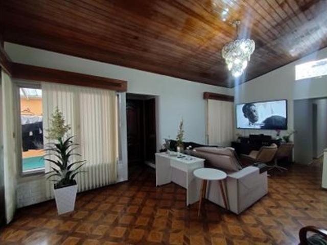 Casa para alugar com 440m², 5 quartos e 4 vagas