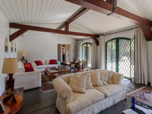 Casa para alugar com 450m², 4 quartos e 5 vagas
