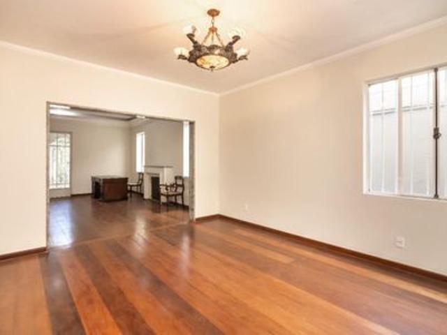 Casa para alugar com 450m², 4 quartos e 6 vagas