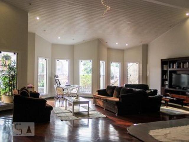 Casa para alugar com 450m², 4 quartos e 6 vagas