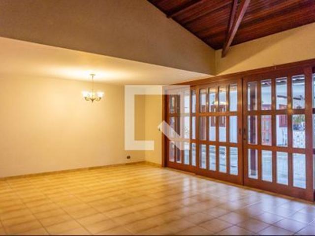Casa para alugar com 450m², 5 quartos e 4 vagas