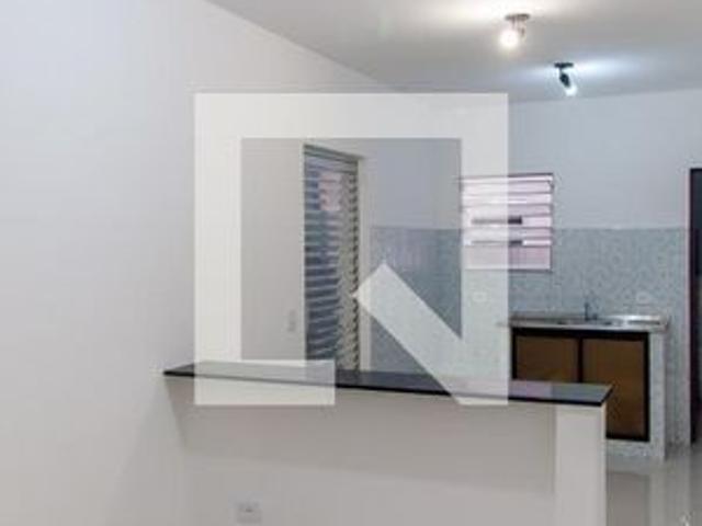 Casa para alugar com 45m², 1 quarto e sem vaga