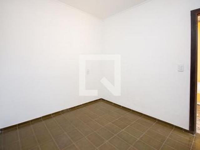 Casa para alugar com 45m², 2 quartos e sem vaga