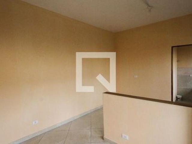 Casa para alugar com 46m², 1 quarto e sem vaga
