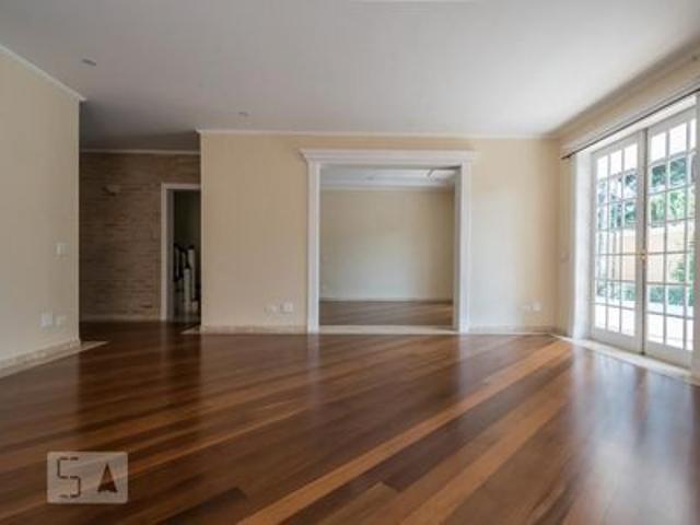 Casa para alugar com 480m², 3 quartos e 6 vagas