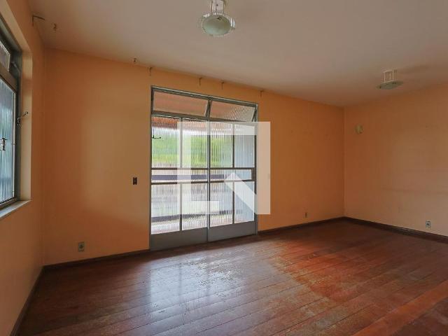 Casa para alugar com 484m², 3 quartos e 4 vagas
