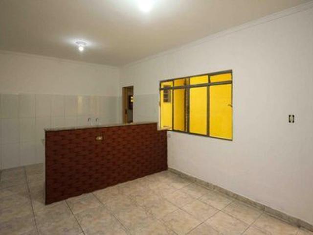 Casa para alugar com 49m², 1 quarto e sem vaga