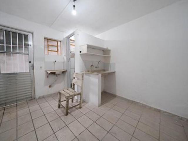 Casa para alugar com 49m², 1 quarto e sem vaga