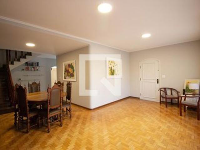 Casa para alugar com 500m², 4 quartos e 8 vagas
