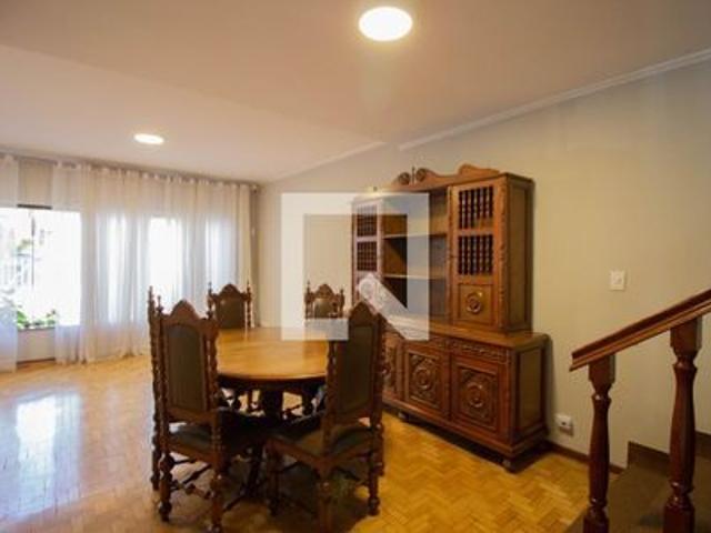 Casa para alugar com 500m², 4 quartos e 8 vagas