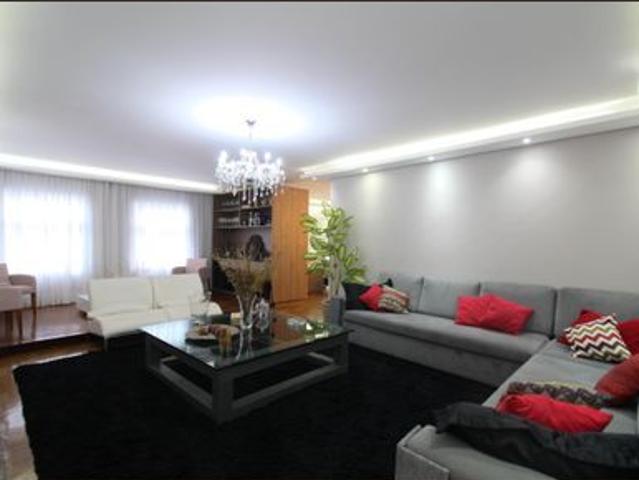 Casa para alugar com 500m², 8 quartos e 4 vagas