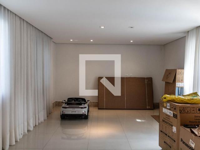 Casa para alugar com 507m², 5 quartos e 3 vagas
